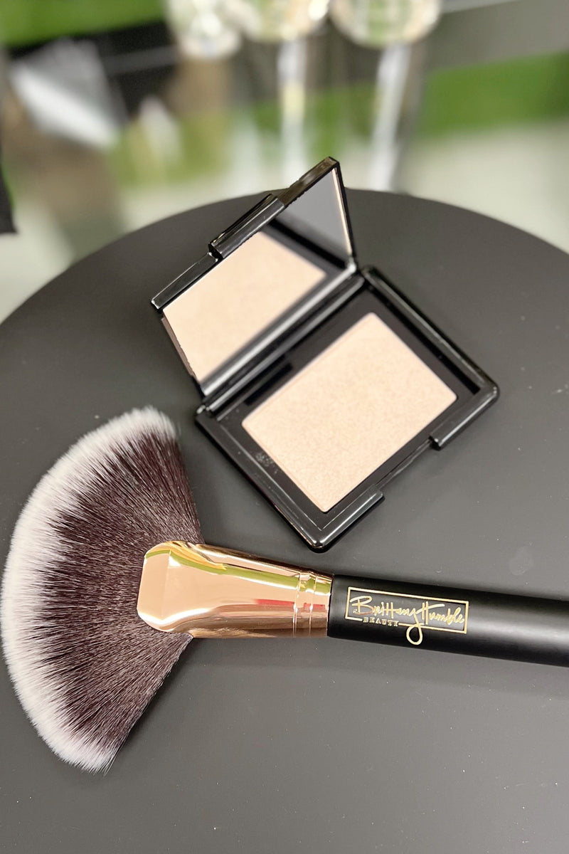 Large Fan Brush – B.E. Humble